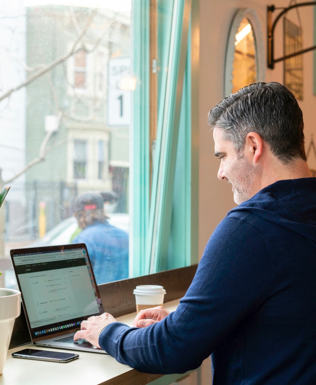 We believe in AI that helps humans close more sales - Spara